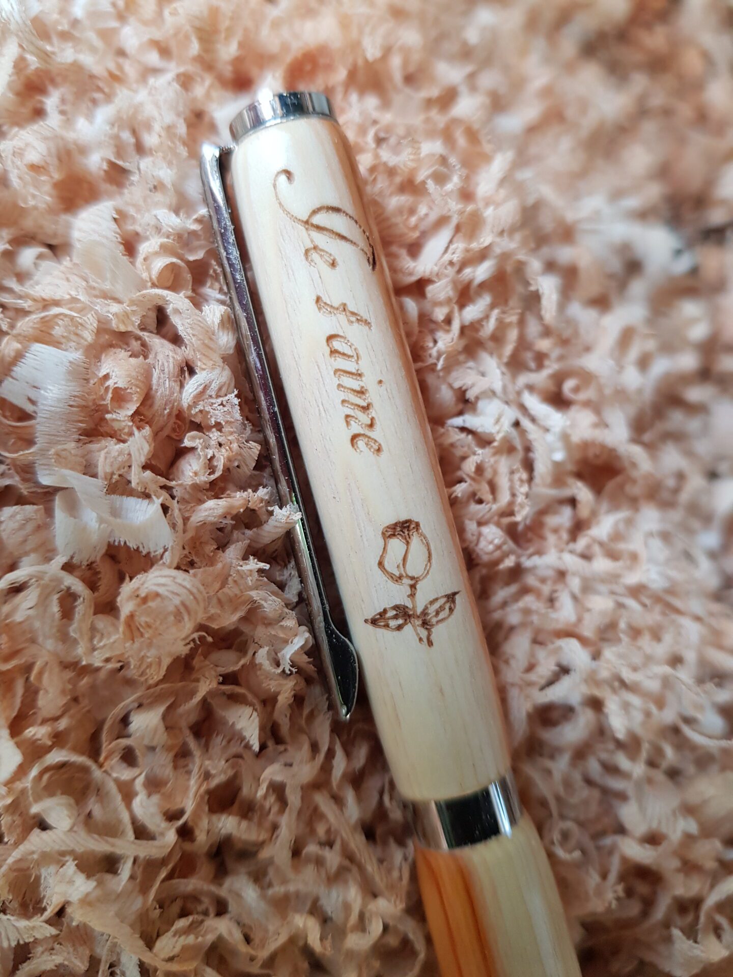 Stylo Personnalisable parmi les stylos disponibles - Bouliwood ...